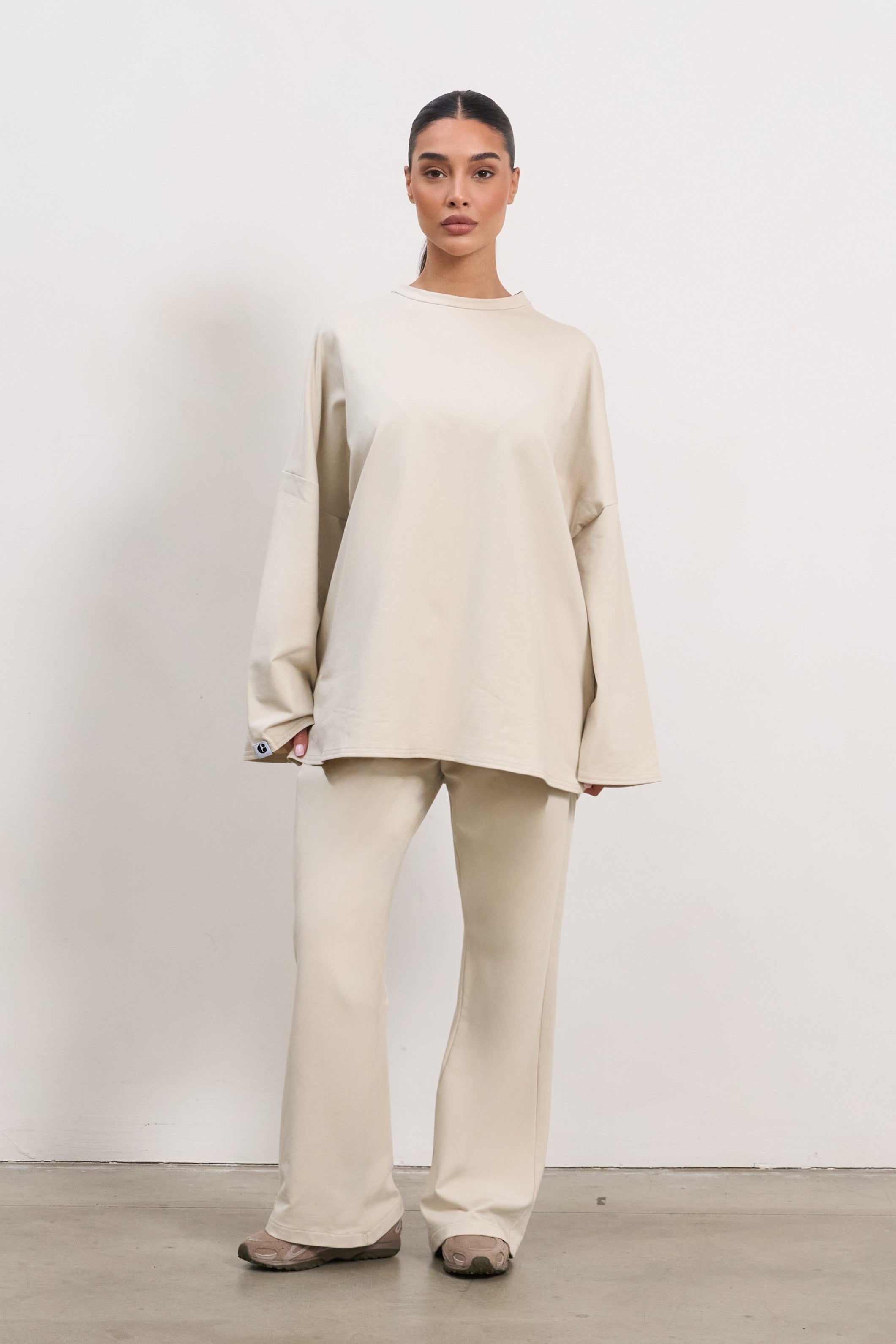 Oversized Long-sleeved T-shirt - Beige – THE GIRL WEARING