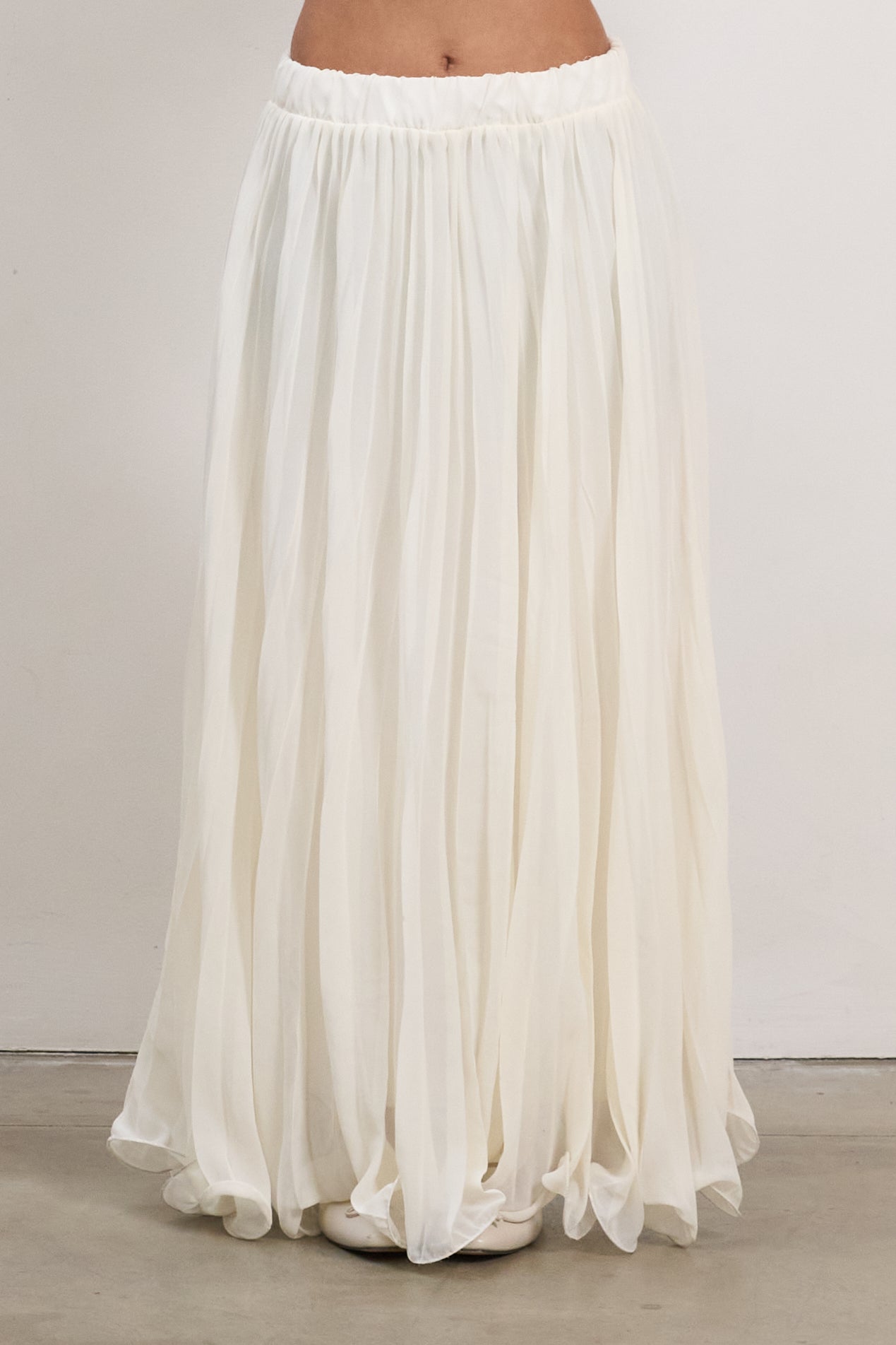 Plisse Skirt - White – THE GIRL WEARING